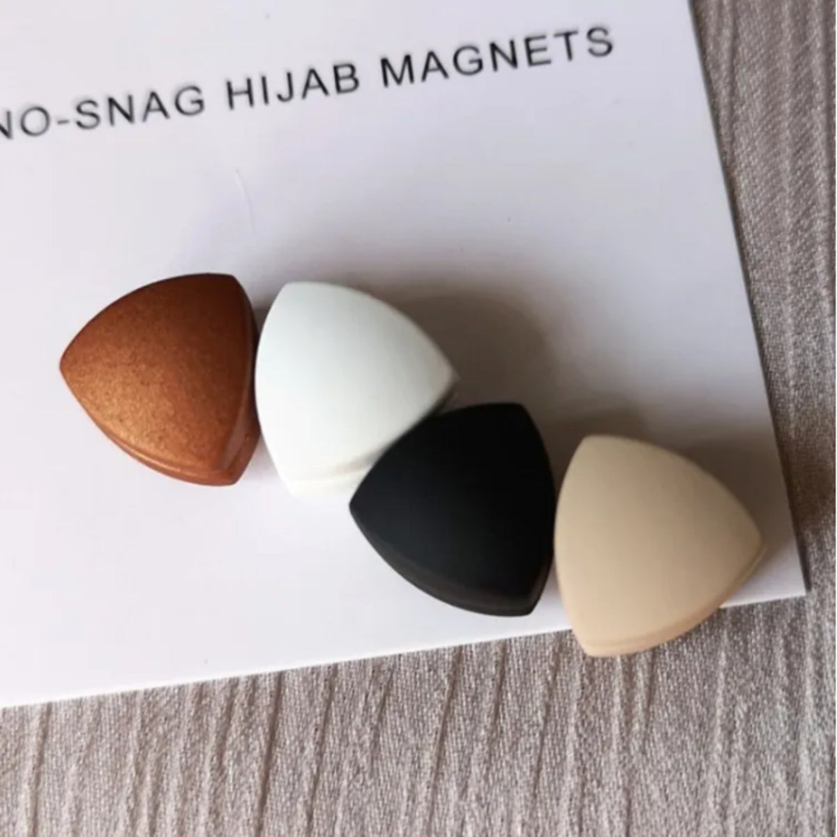 Triangle magnet pins - Multicolor – Bloom Scarfs